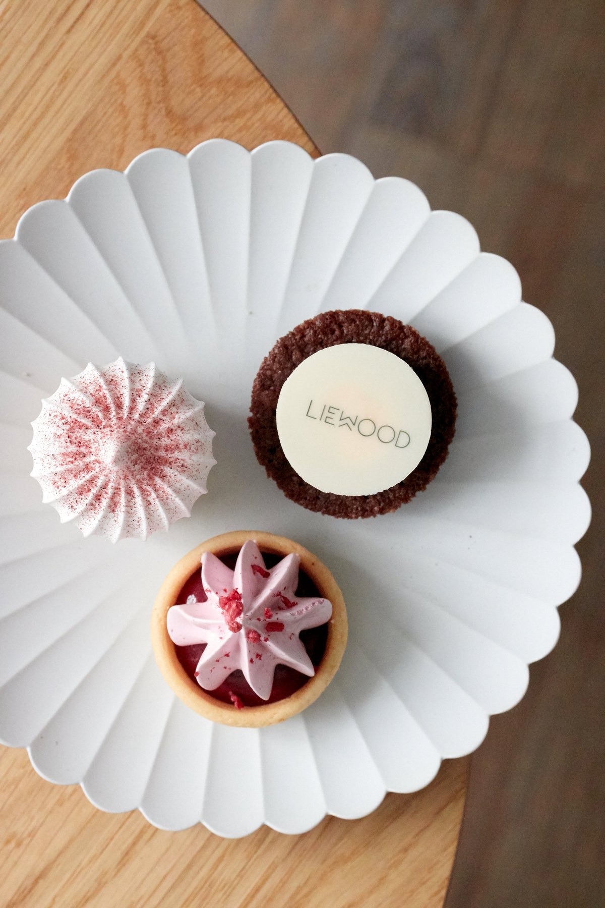 Customised Company Logo Cakes — LECKERBAER